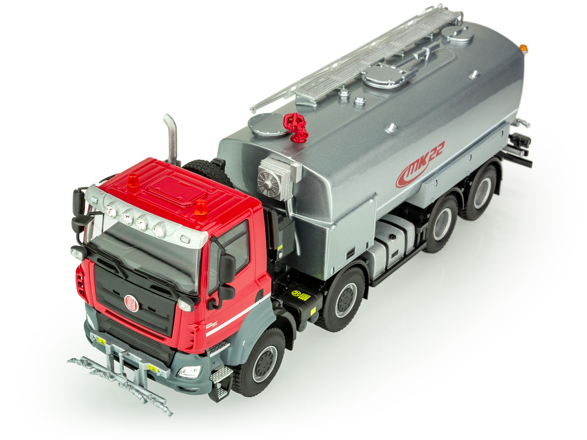 TATRA Phoenix 8x8 s mycí nástavbou KOBIT